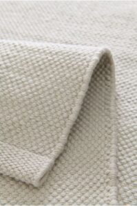 Wool and cotton rug: what are its characteristics? how to use them